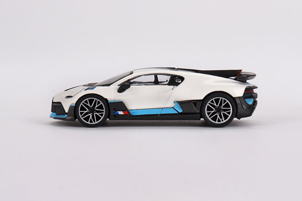 Модель коллекционная MINI GT Bugatti divo 2023 white (длина модели 6-10 см) — фото 1