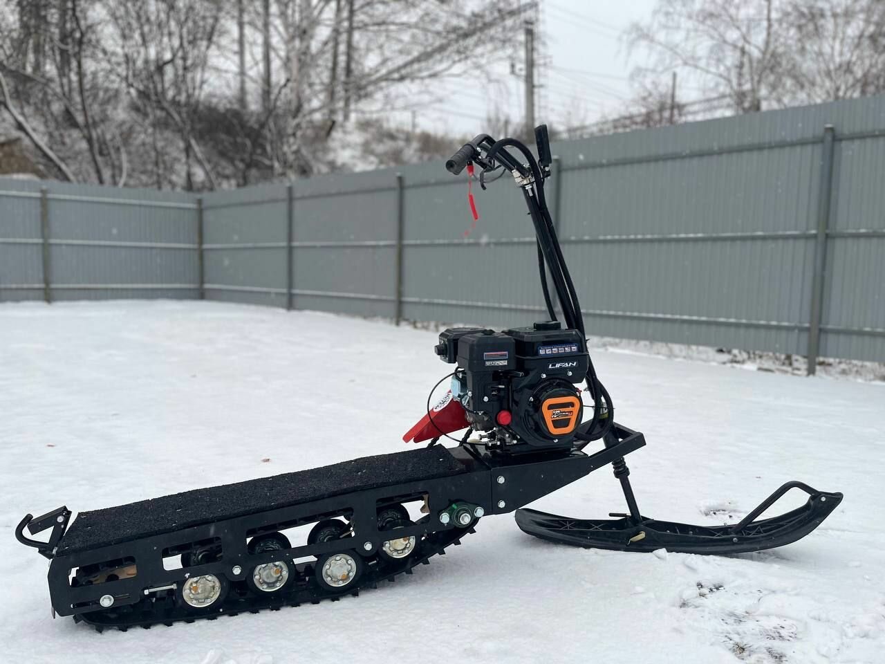 Снегоскутер (двиг. LIFAN KP270 10л. с. без фары, ручной стартер).
