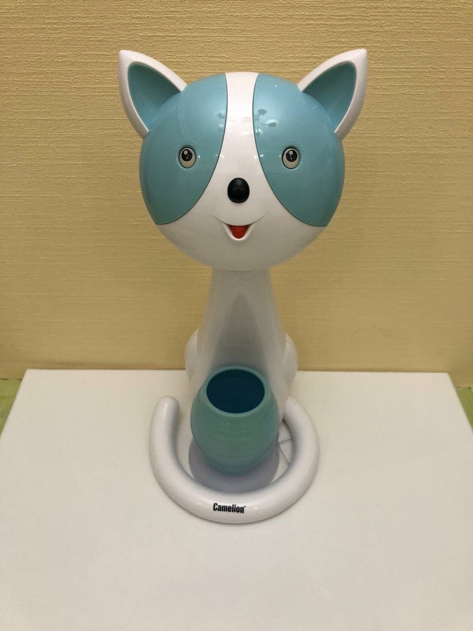Светильник детский настольный светодиодный CAMELION KD-852. Фигура кота бело-голубого цвета.