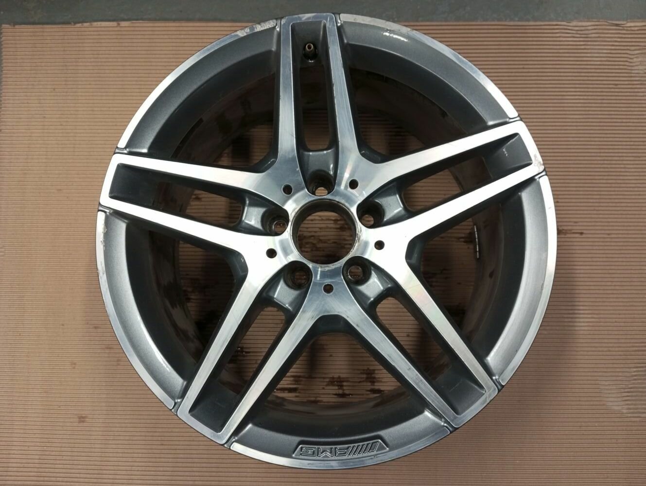 Диск 1шт.! Mercedes w212 AMG r18 оригинал a2124010300