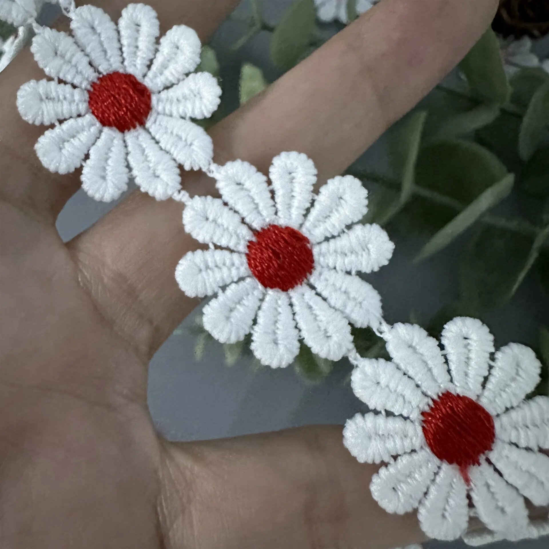 Кружево с цветами ромашками, красные, Daisy-XJ336 Red