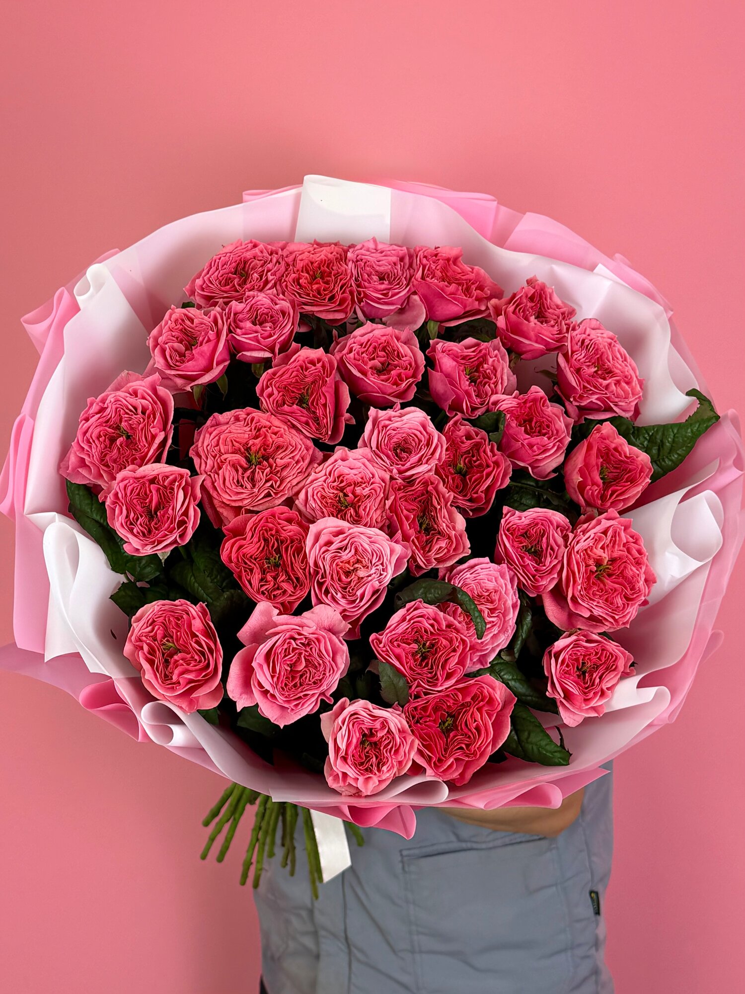 Красивый букет из пионовидных роз "Мандарин" размер L с доставкой до двери