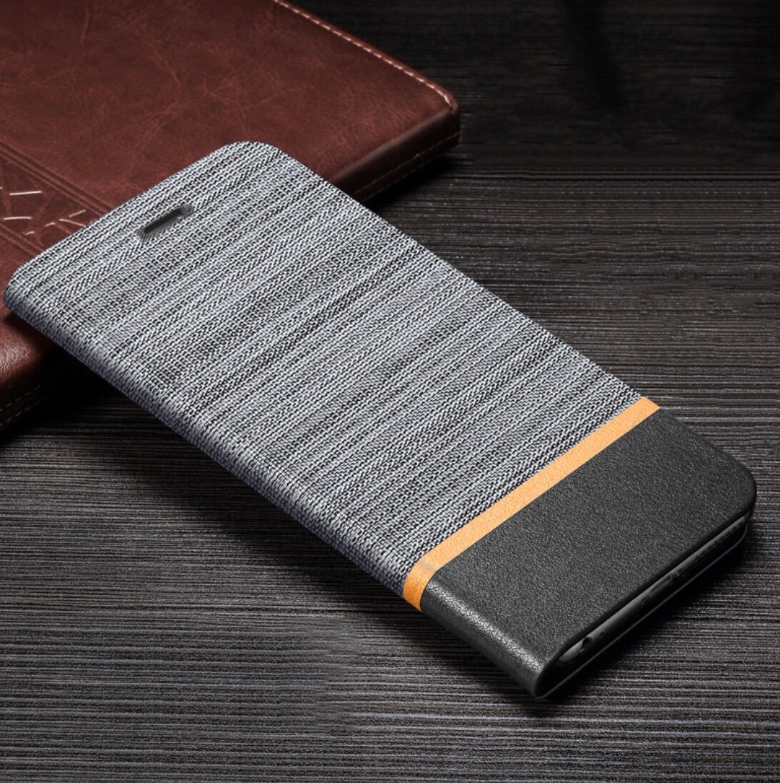 Чехол-книжка MyPads Con Striscia для Tecno Pova 3 из водоотталкивающей ткани серый с золотой полосой