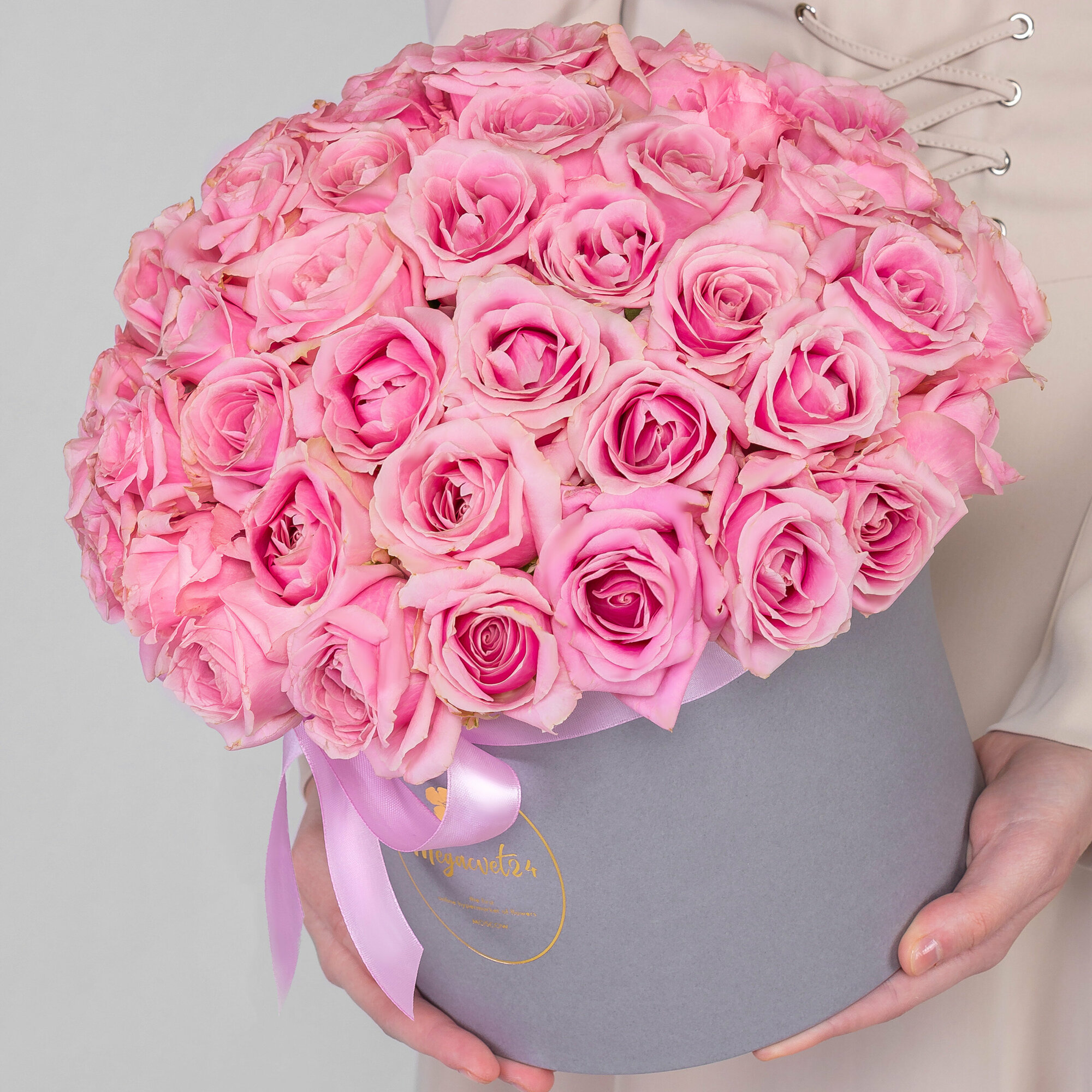 Композиция Мегацвет24 "Роза Пинк Аваланж", 51 роза, в шляпной коробке, розовый