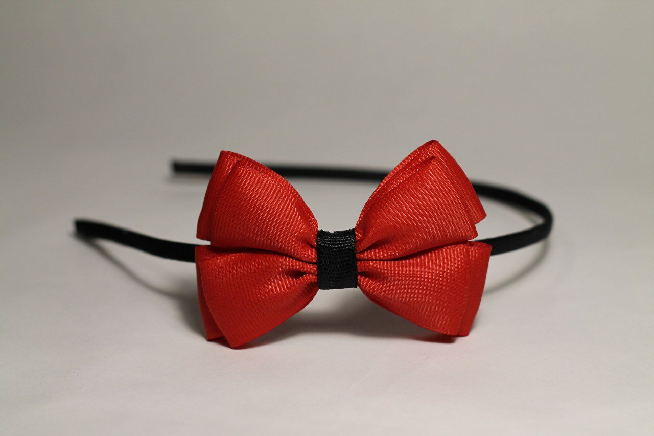 Ободок с красно-черным бантиком ручной работы от бренда Bantichelli