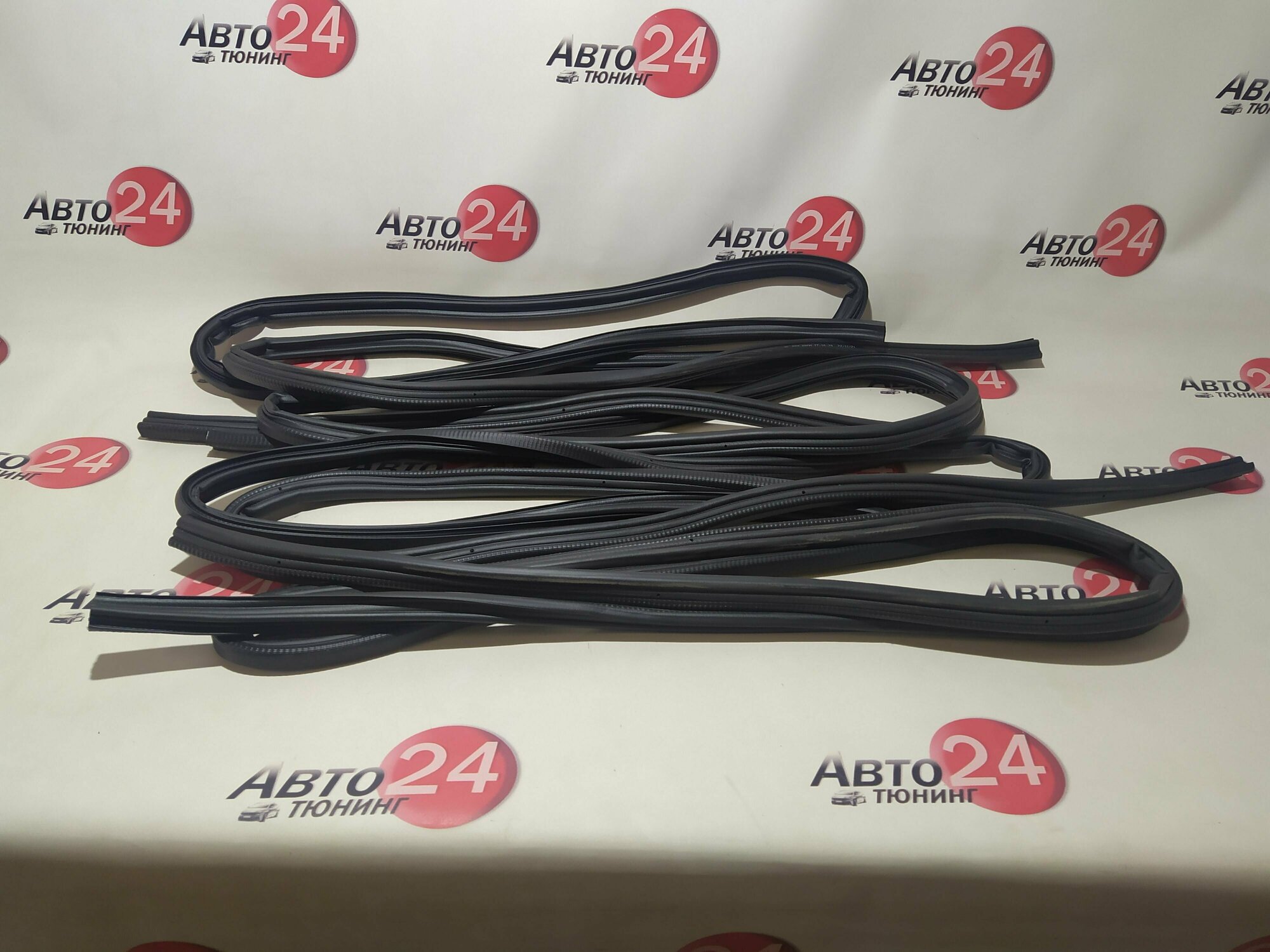 Уплотнители проемов дверей (4шт) на длинную Лада Нива 4х4 ВАЗ 2131