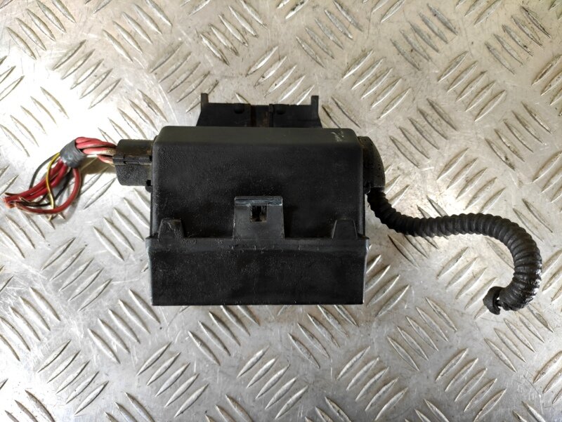 Блок предохранителей моторный OPEL Vectra B 90568225