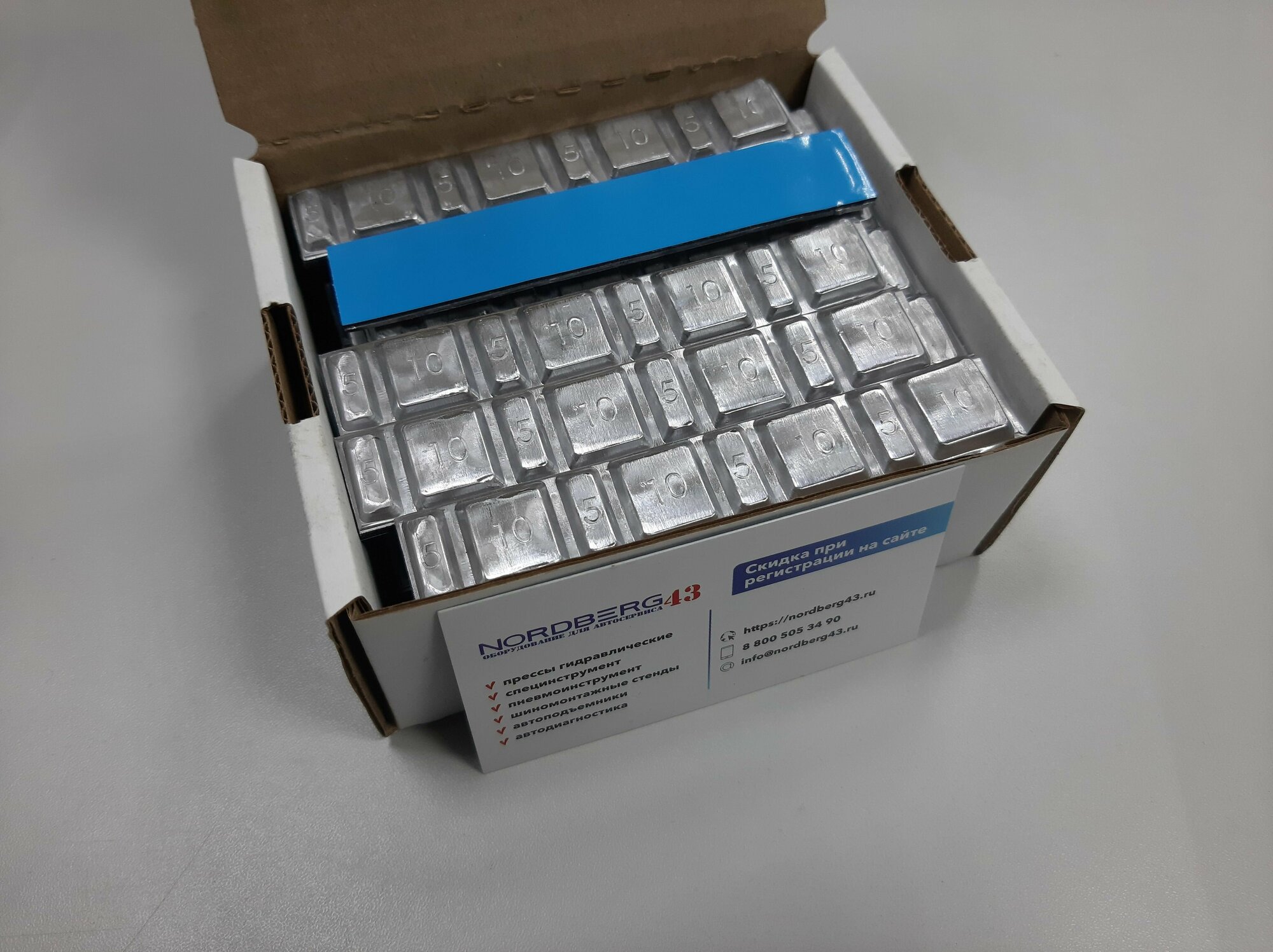 Самоклеящиеся балансировочные грузики тонкие свинцовые 50шт в упаковке, мягкие на крепком скотче