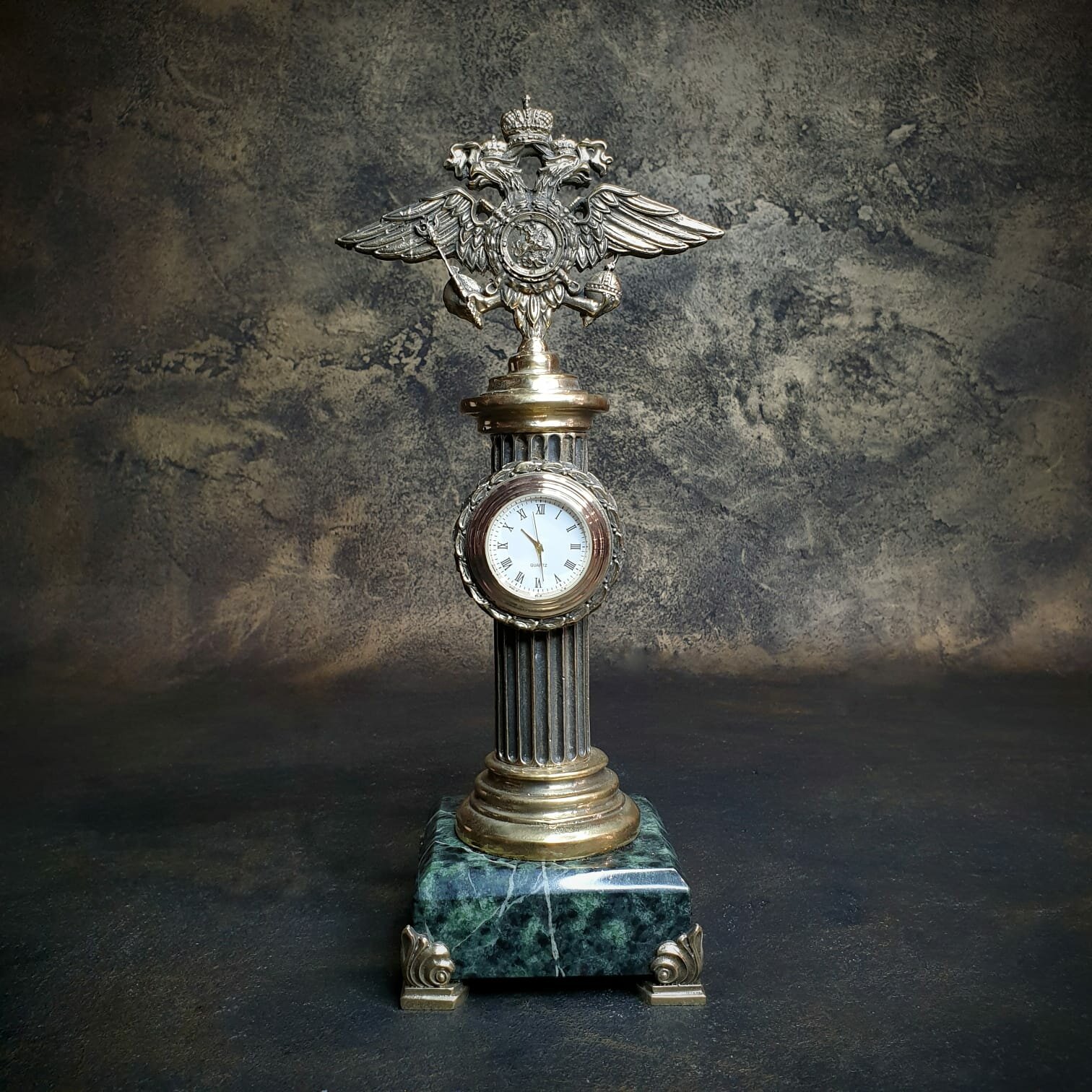 Часы Герб МВД бронза, змеевик