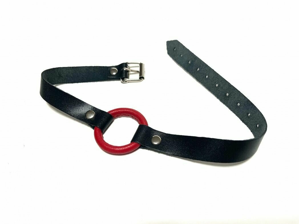 Красный кляп - кольцо на черных ремешках из натуральной кожи