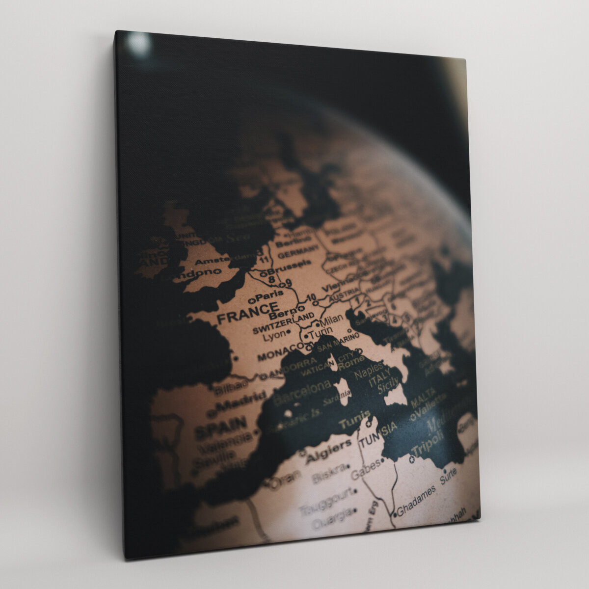 Картина на холсте (интерьерный постер) "Глобус" путешествия, с деревянным подрамником, размер 30x40 см