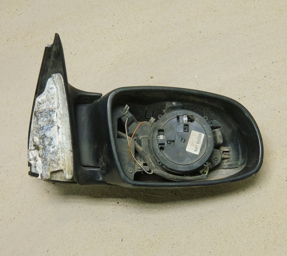 Зеркало правое Opel Omega B до рест. (Дефект, на запчасти)