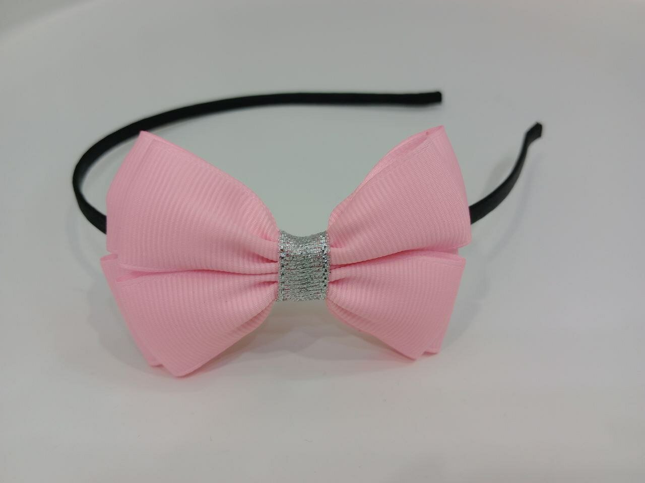 Ободок с розовым бантиком ручной работы от бренда Bantichelli