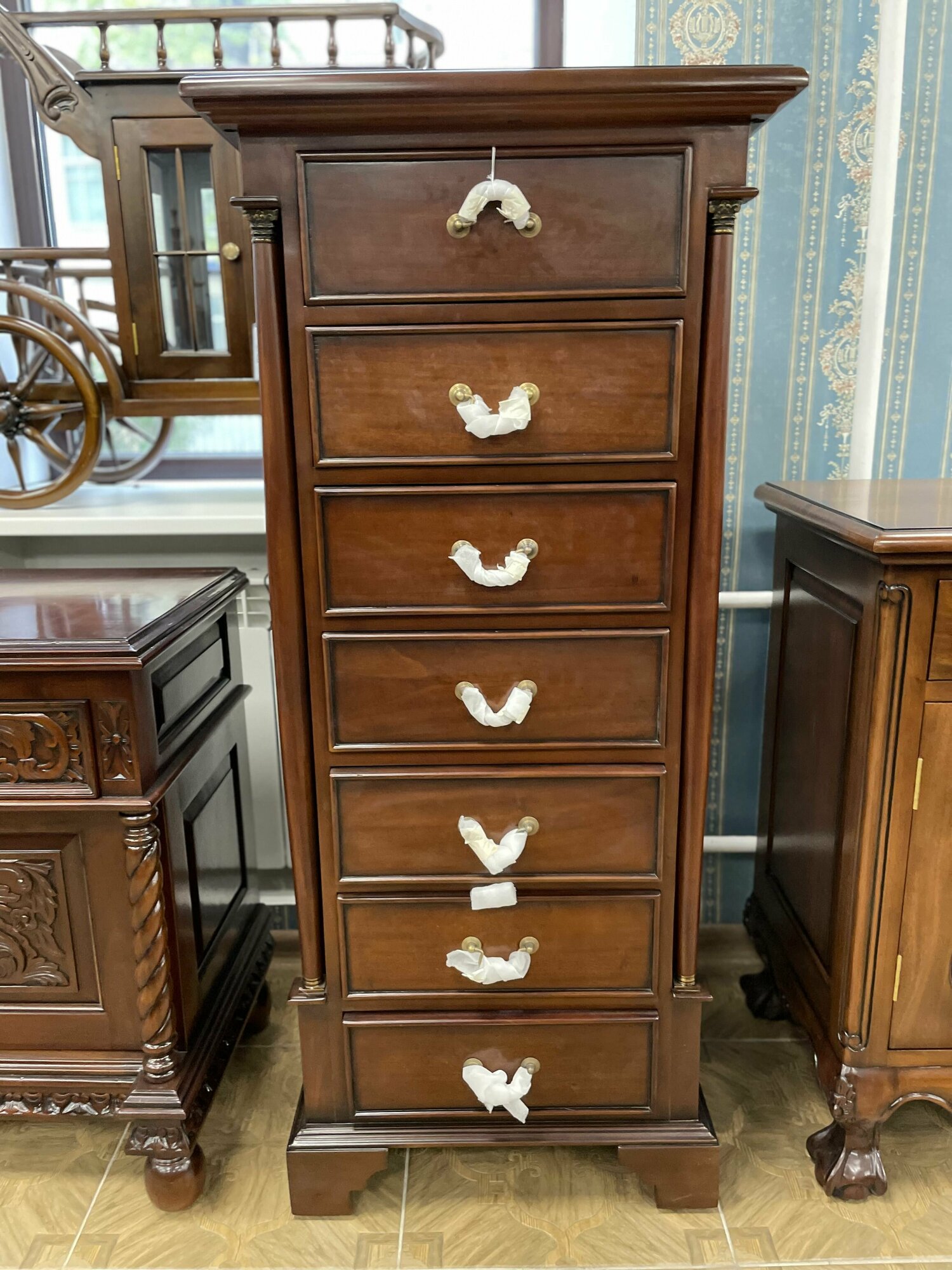 Комод PCD 04 высокий, узкий Индонезия из массива красного дерева 135х60х46см