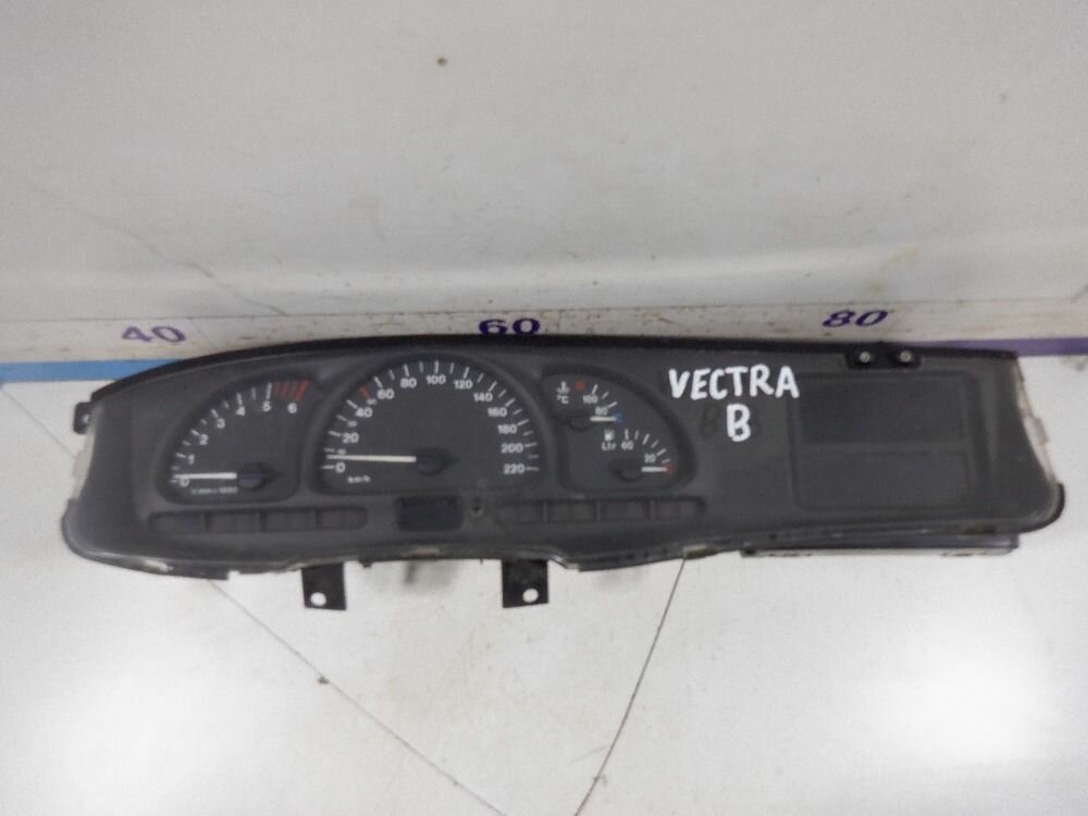 Панель приборов Opel Vectra B 90569739JN