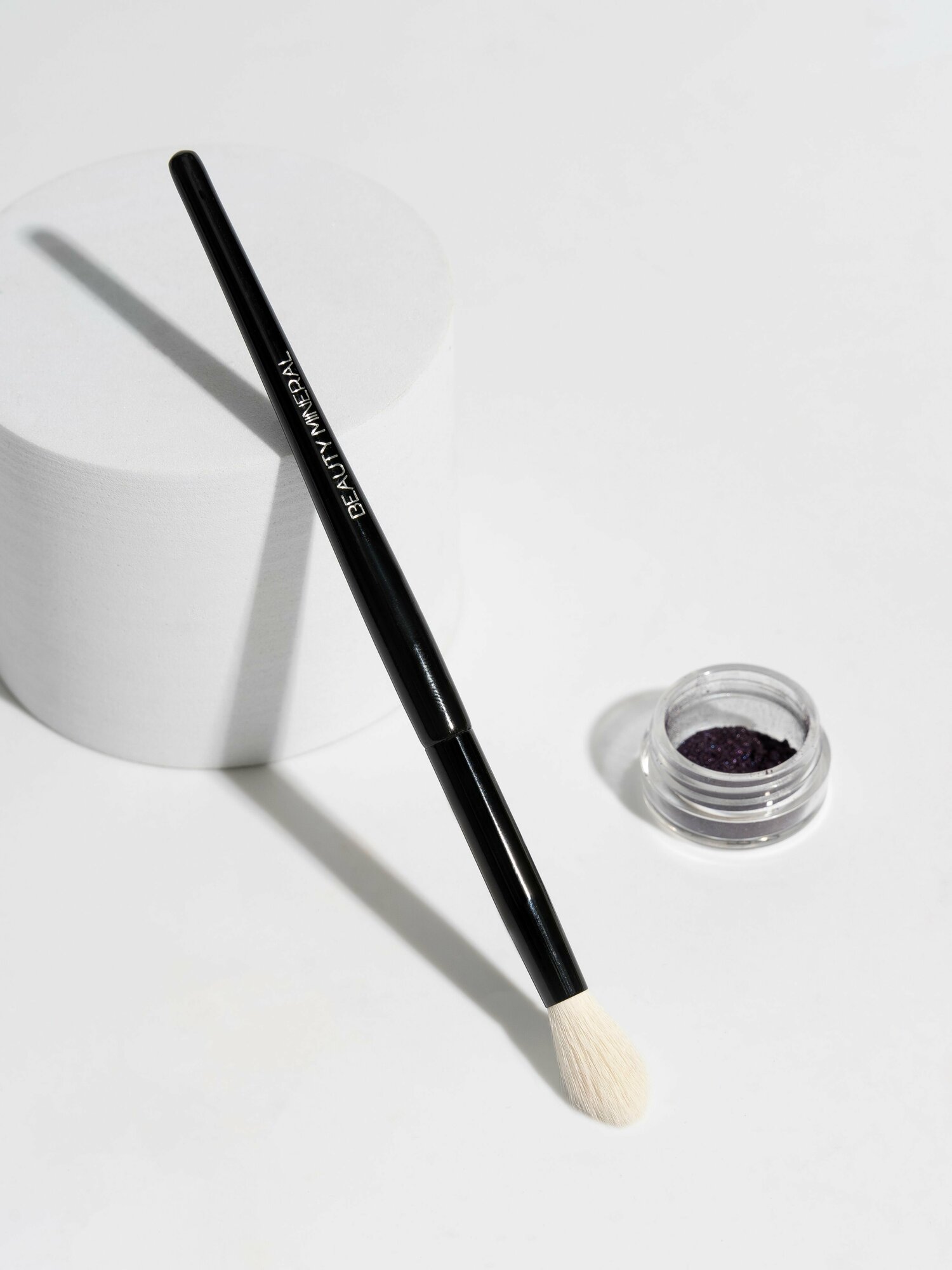 Кисть для макияжа глаз, для растушевки теней, хайлайтера и консилера линейки BEAUTY MINERAL PREMIUM