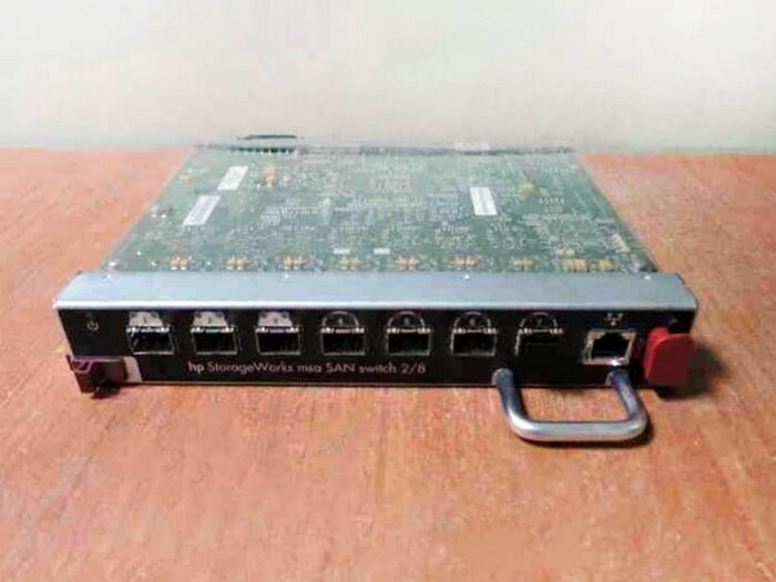 Свитч HP Storageworks MSA SAN SWITCH 2/8 (288246-001)