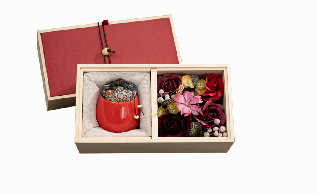 Свеча ароматерапия +цветы из мыльных лепестков MyPads красная WS11-25 в деревянной коробке подарок любимой женщине маме подруге бабушке учителю п.