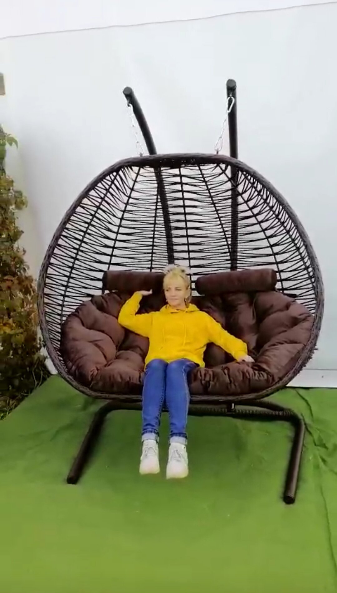 Подвесное кресло двухместное Бабочка, выдерживает 300 кг. Ширина 1.4 метра, глубина 90 см.