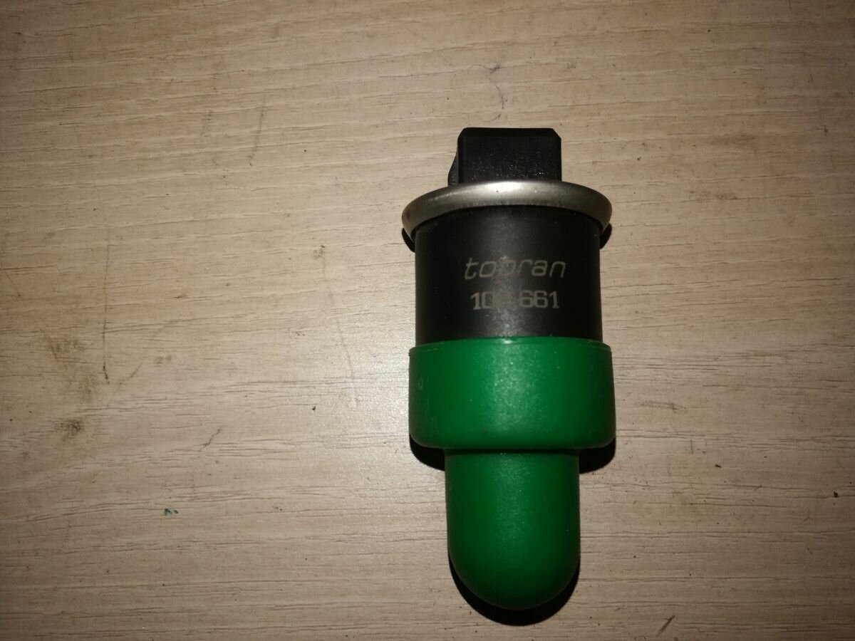 Датчик давления кондиционера Volkswagen Golf 3 108661