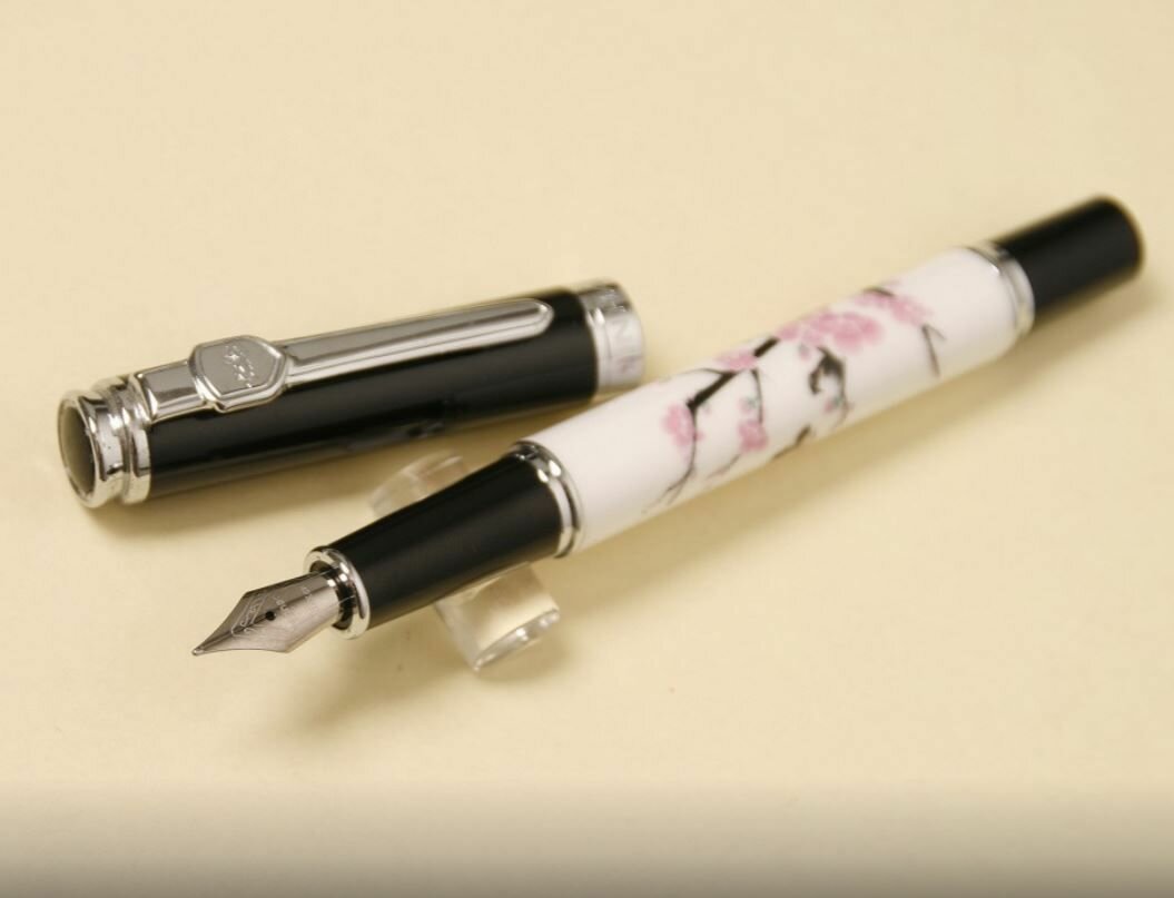 Перьевая ручка 8802 в корпусе из керамики, Китай. Перо F (0.5 мм). Заправка поршнем.