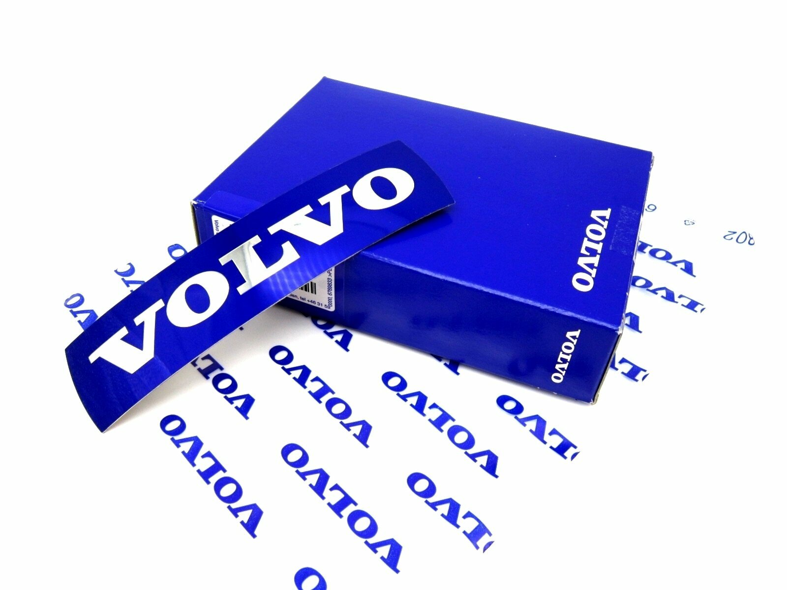 Наклейка VOLVO на эмблему решетки радиатора XC60 / 133х33 мм / арт. 30796427