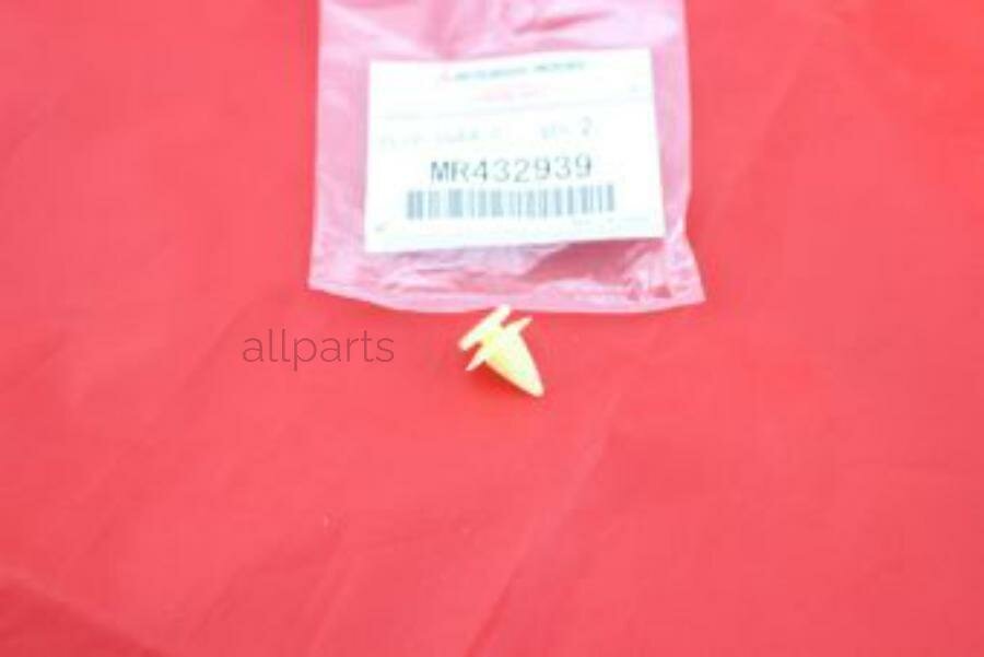 MITSUBISHI MR432939 Фиксатор расширителя крыла
