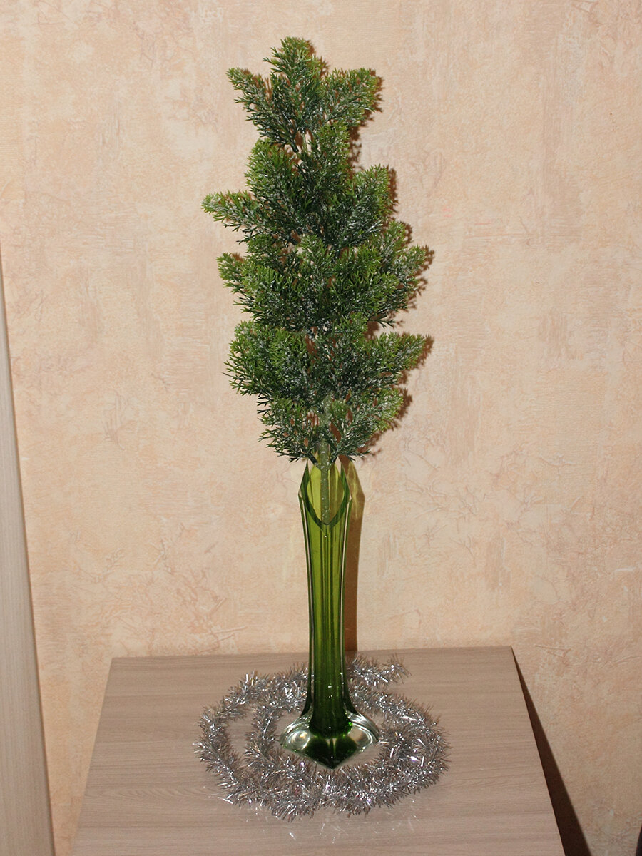 Искусственная ветка Holodilova Туя, зеленая, пластик, длина 61 см