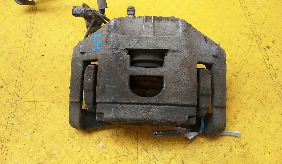 Суппорт передний A8 (D3,4E) Audi 4F0615123