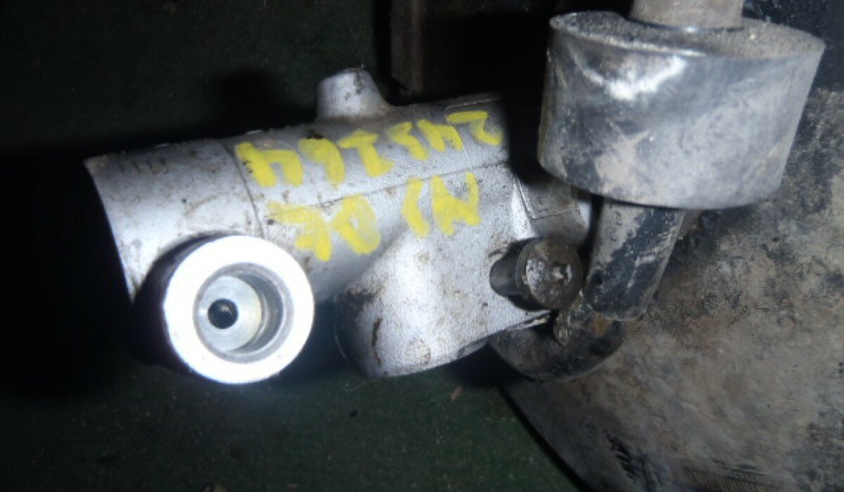 Цилиндр тормозной главный 3 (BK) Mazda BPYS4340ZC