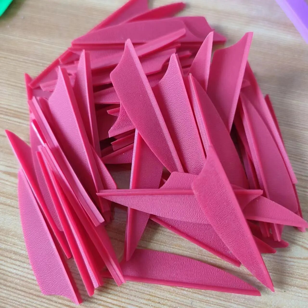 Перья для стрел Eagle Aim 1,75", ТПУ, правое крыло, 36 шт. Розовый, Red