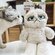 Пушистая игрушечная кошка