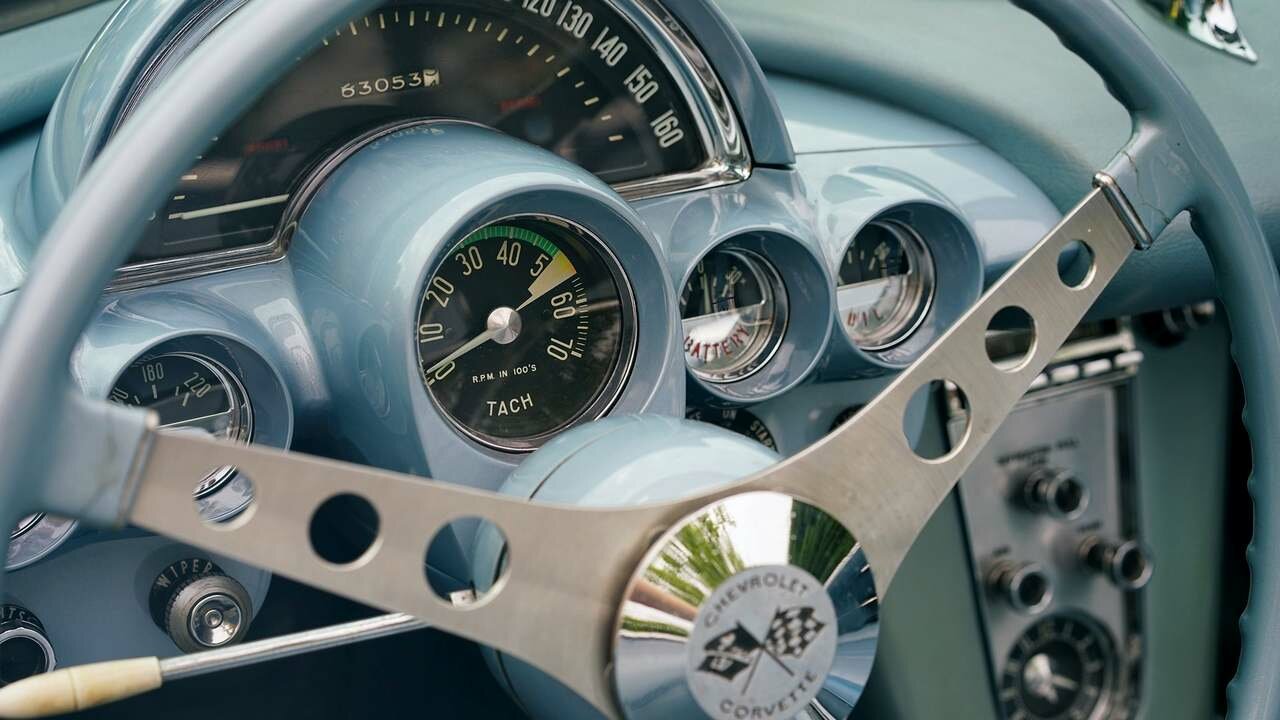 Картина на холсте 110x60 LinxOne "Авто, машины, мото" интерьерная для дома / на стену / на кухню / с подрамником