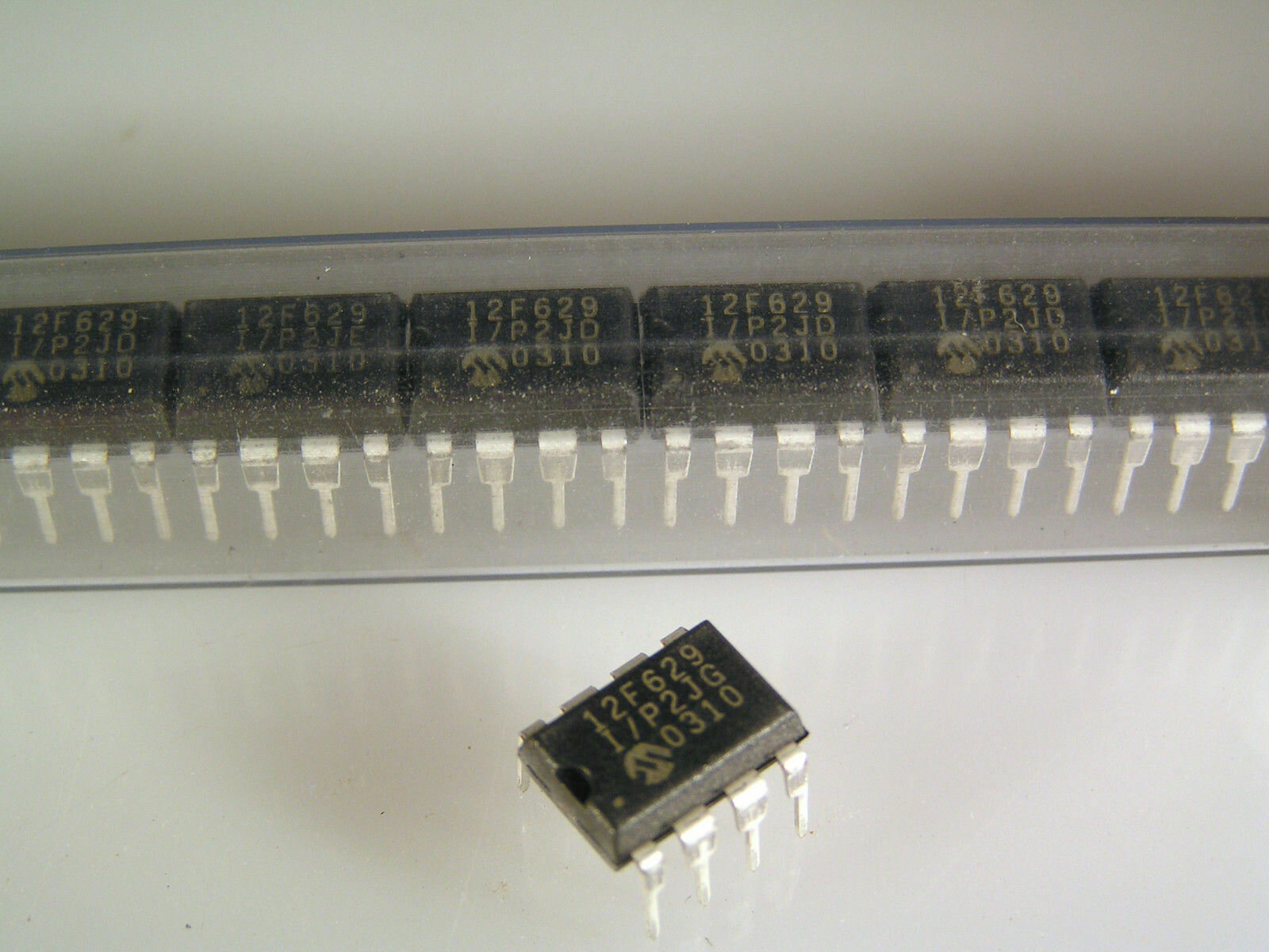 Микроконтроллер PIC12F629-I/P корпус DIP-8 производитель Ruichi