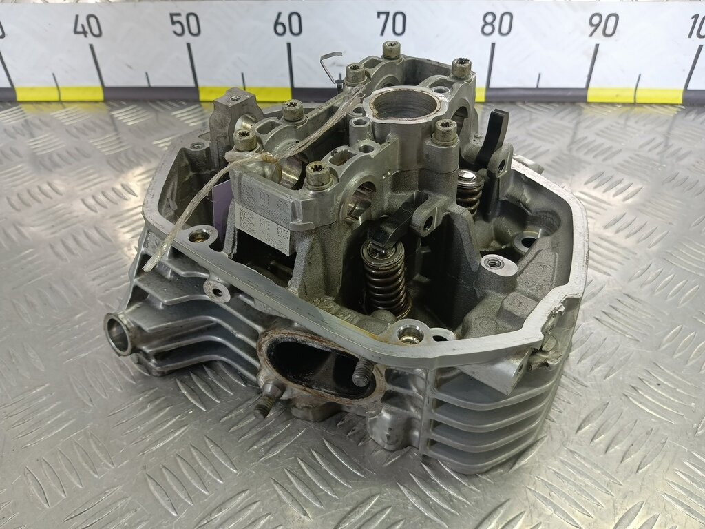 Головка блока цилиндров (ГБЦ) Б/У для BMW R1200RT (2014-2018) 11128394924