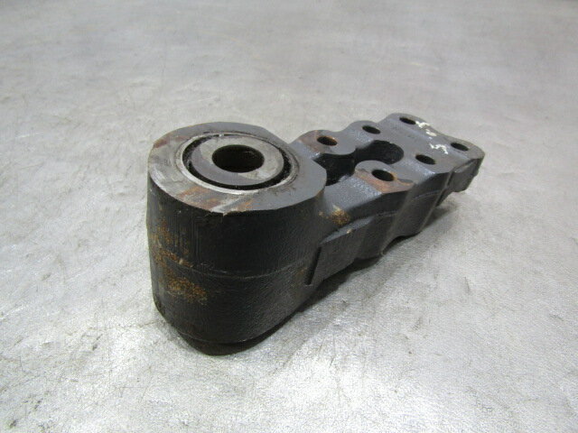 Кронштейн рессоры дополнительного переднего моста правый Scania 6-series, сайлентблок под замену