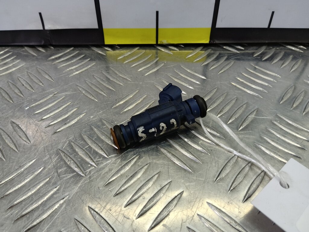 Форсунка топливная Б/У для Kia Ceed ED (2006—2010) 353102B000