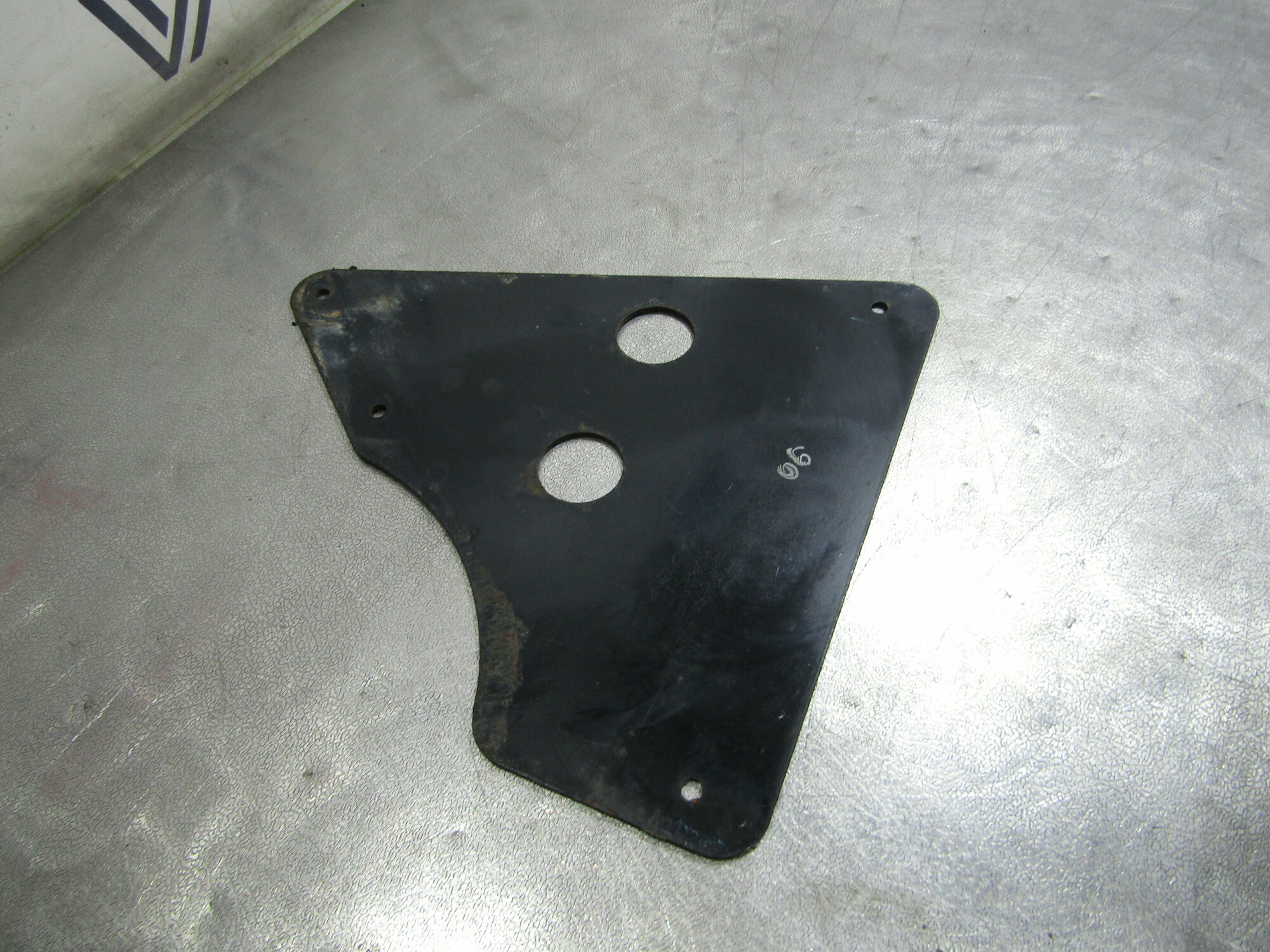 Кронштейн подкрылка передний MAN TGA, TGS