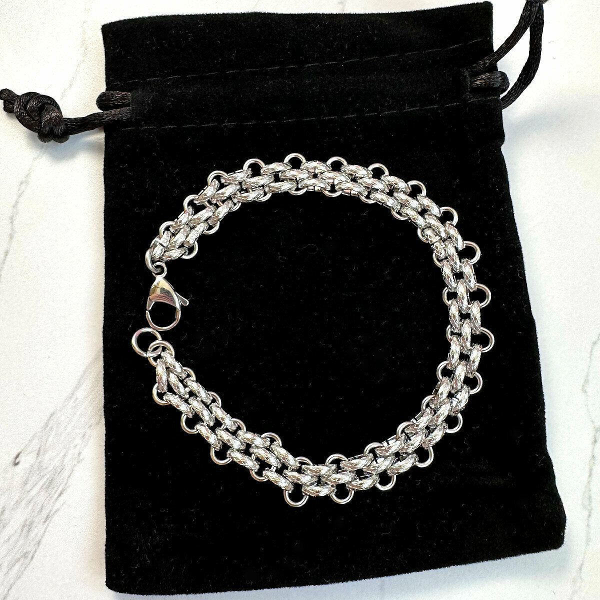 Плетеный браслет