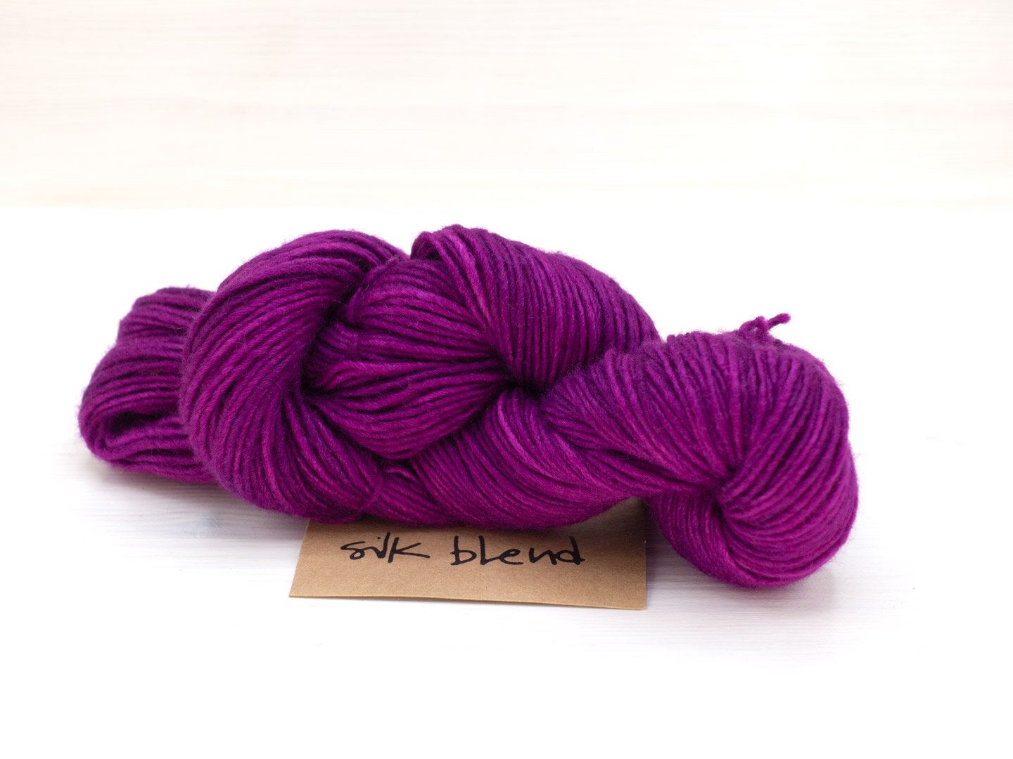 Пряжа Manos del Uruguay Silk Blend, 50г/135м, цвет SB300S Magenta, 70% меринос экстрафайн, 30% шёлк