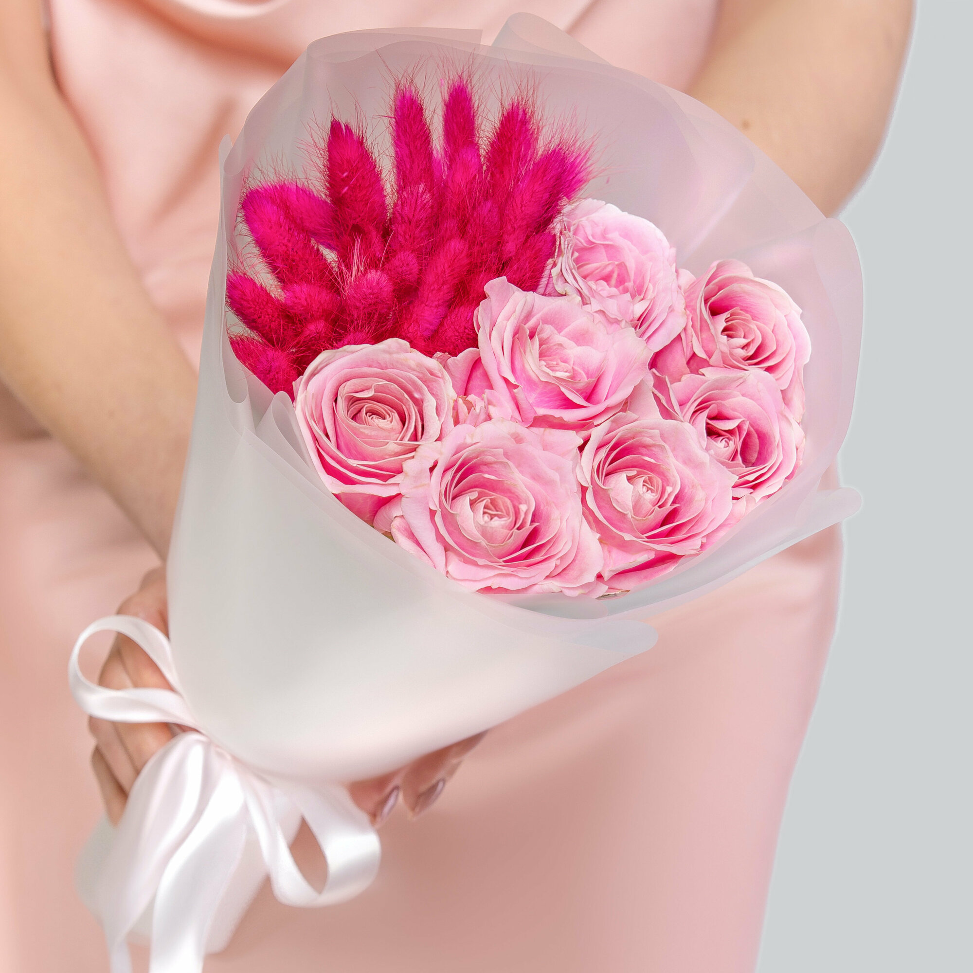 Дуо-букет Мегацвет24 "Роза Пинк Аваланж и Лагурус малиновый", розовый/малиновый, дизайнерская упаковка