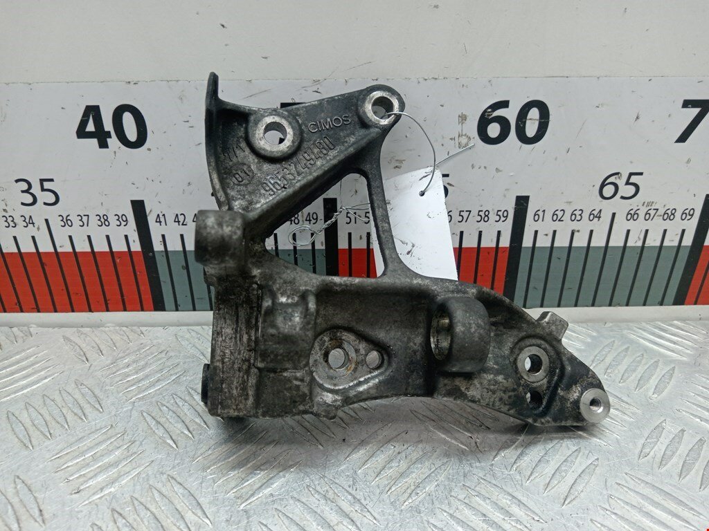 Кронштейн генератора Peugeot 308 1479827 арт. 2083599