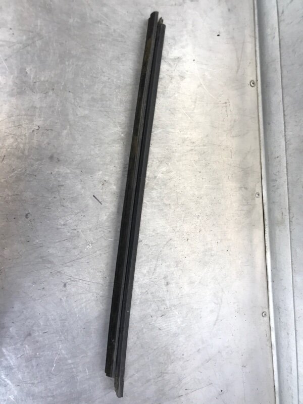 Уплотнитель стекла внутренний Iran Khodro Samand I XU7 2002 задн. прав. (б/у) 15605023