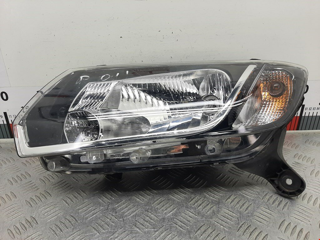Фара левая Renault Sandero 2 60600900R арт. 2104418