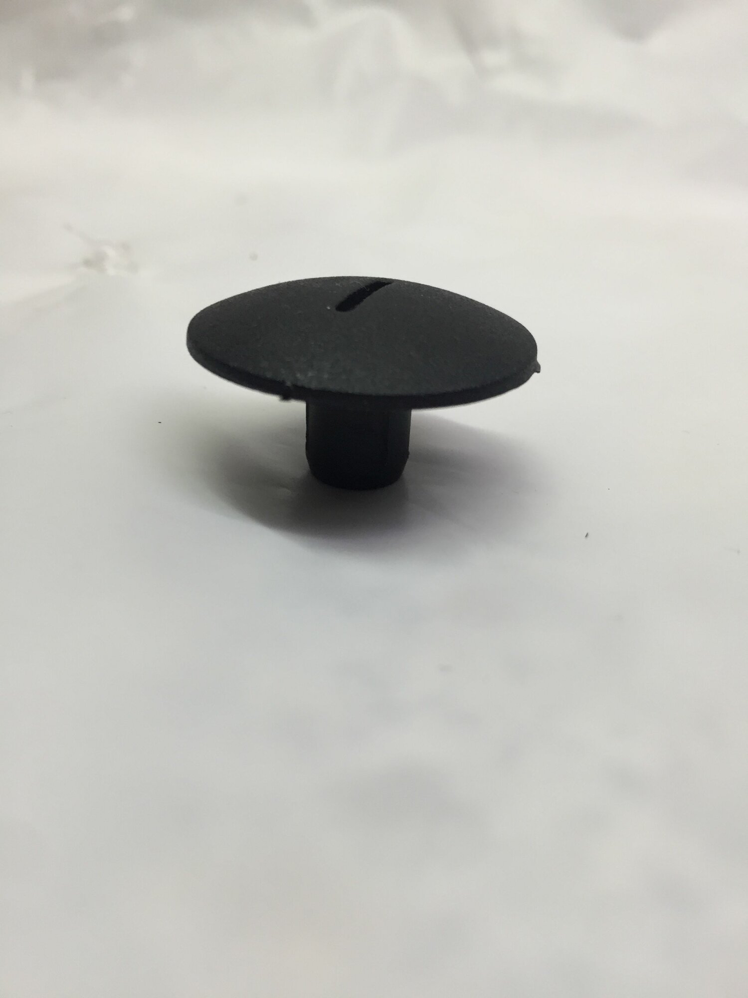 Клипса крепления переднего щитка задней левой арки колеса RENAULT 7705096036 Logan 10 шт.