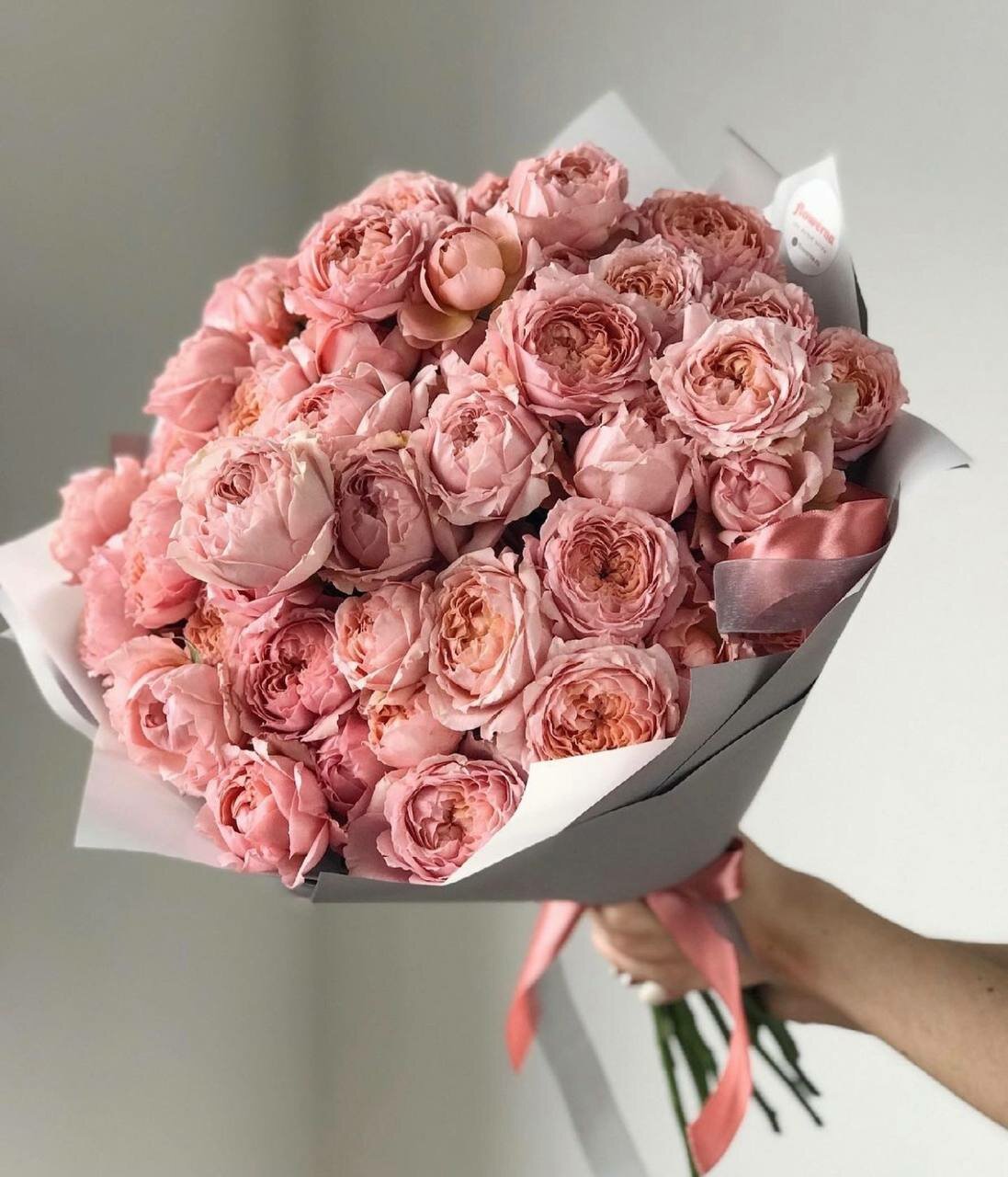 Премиум букет из пионовидных кустовых роз Джульетта 51 шт, премиум цветы, шикарный, красивый букет цветов, пионовидные розы, букет роз, роза джульетта.