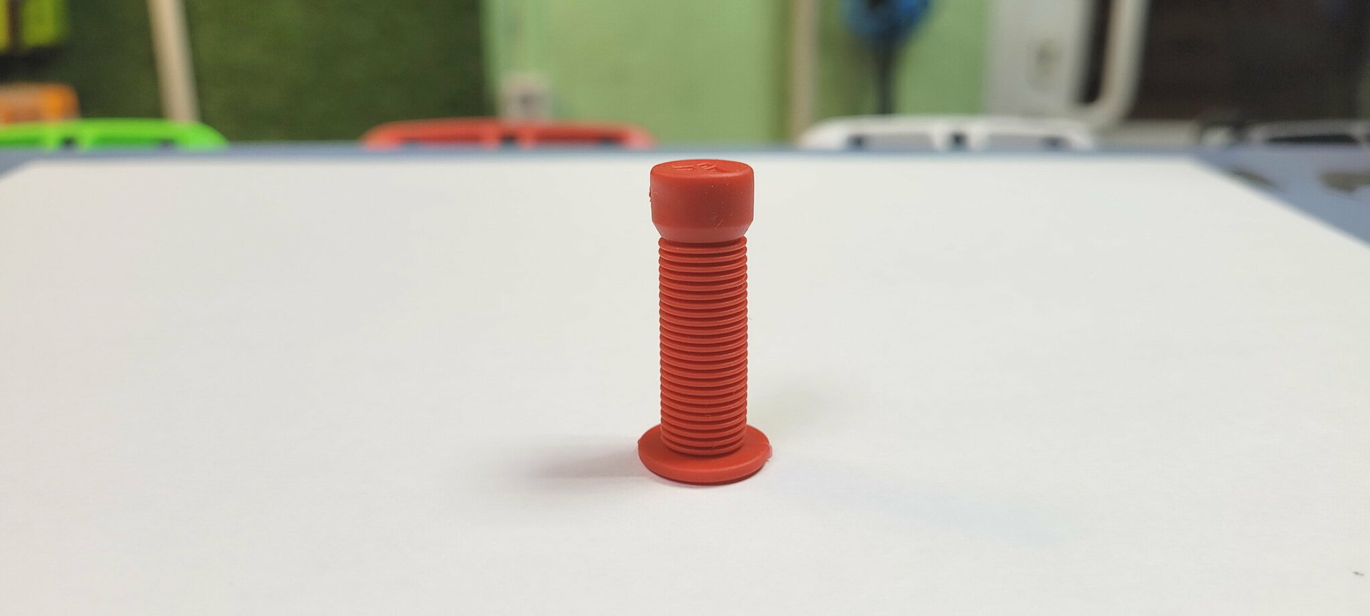 Колпачок на ниппель в форме грипсы ODI Longneck, Schrader, красный