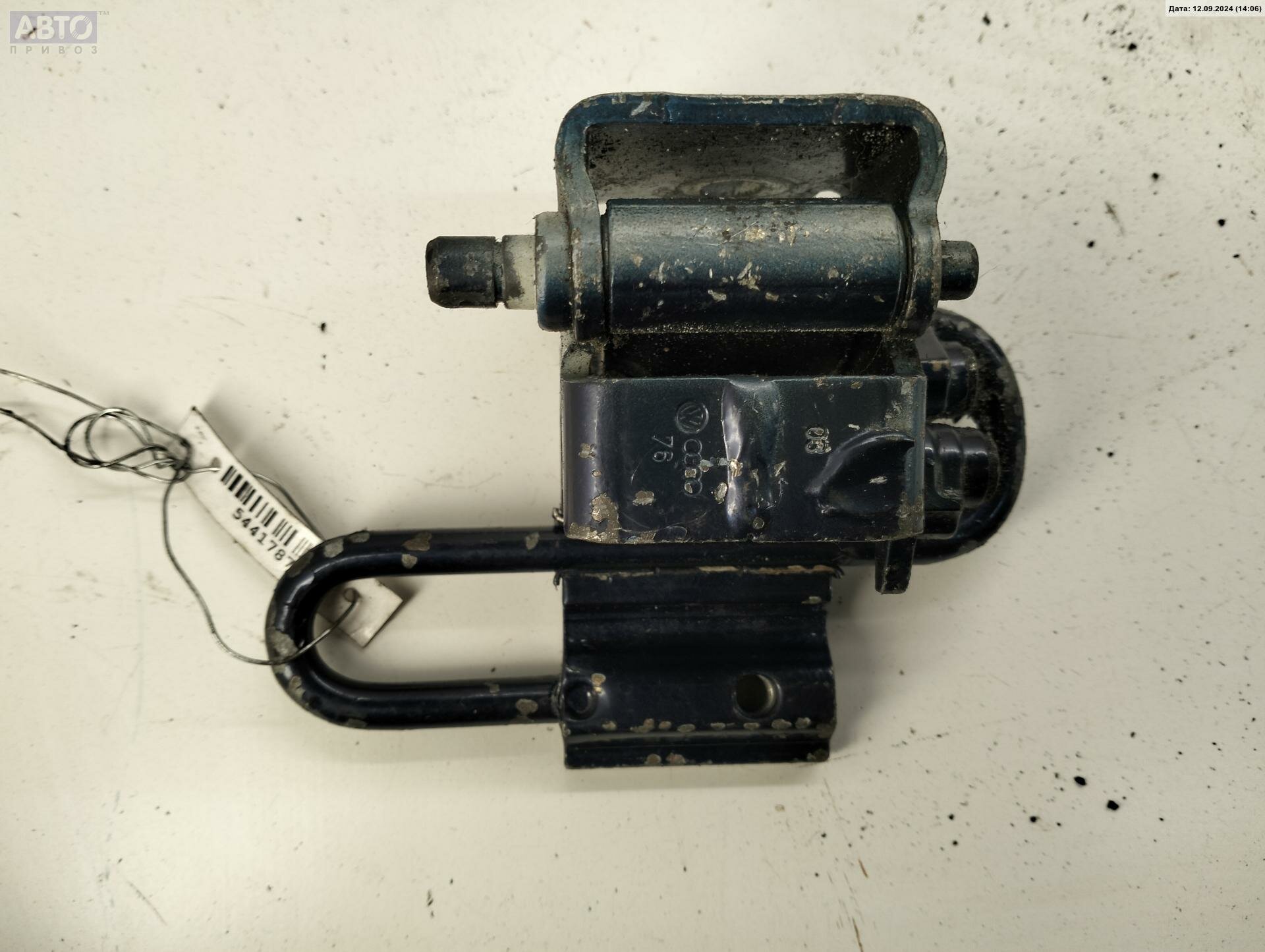 Петля двери задней левой Volkswagen Passat B5+ (GP)