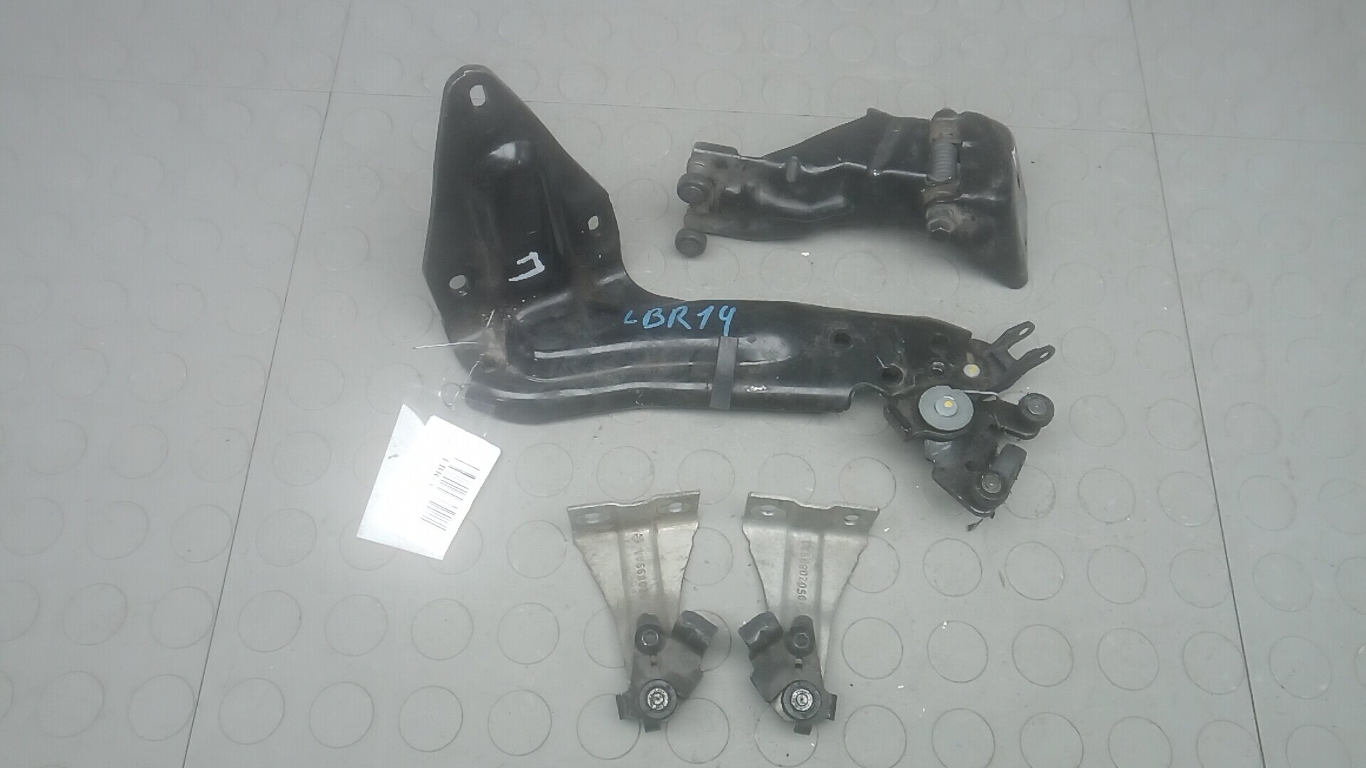 Петля двери сдвижной левой CHRYSLER VOYAGER 5