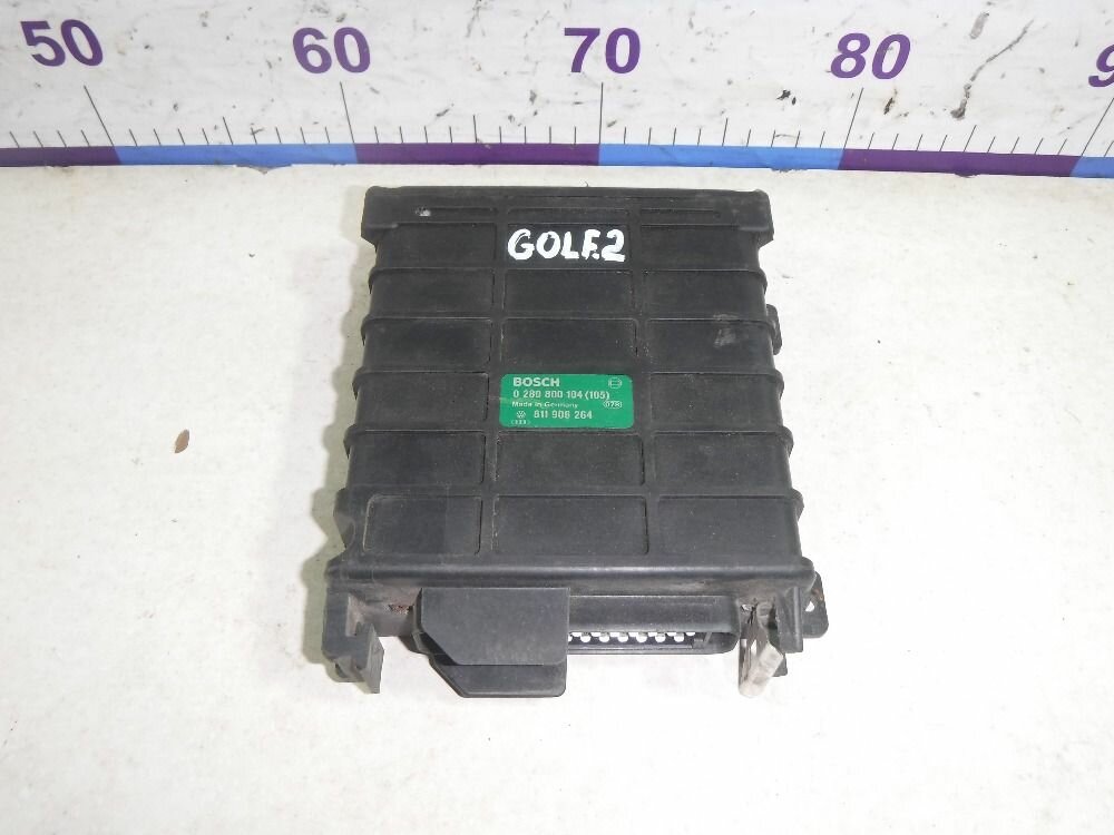 Блок управления двигателем VW Golf II 811906264